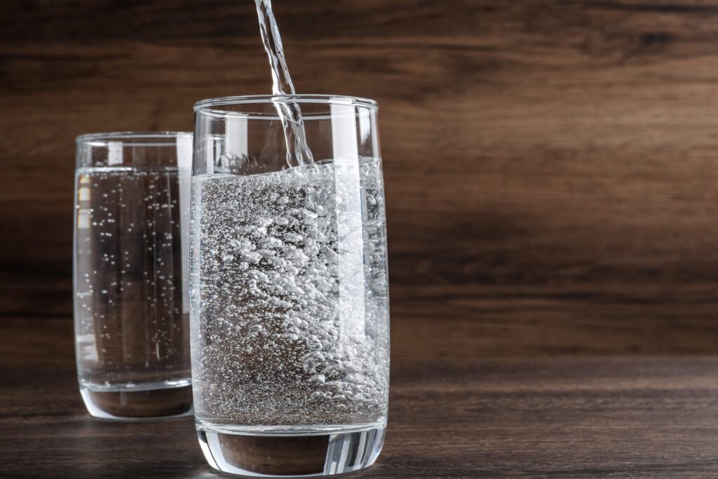 El agua gasificada engorda: ¿mito o realidad? - Todo Engorda