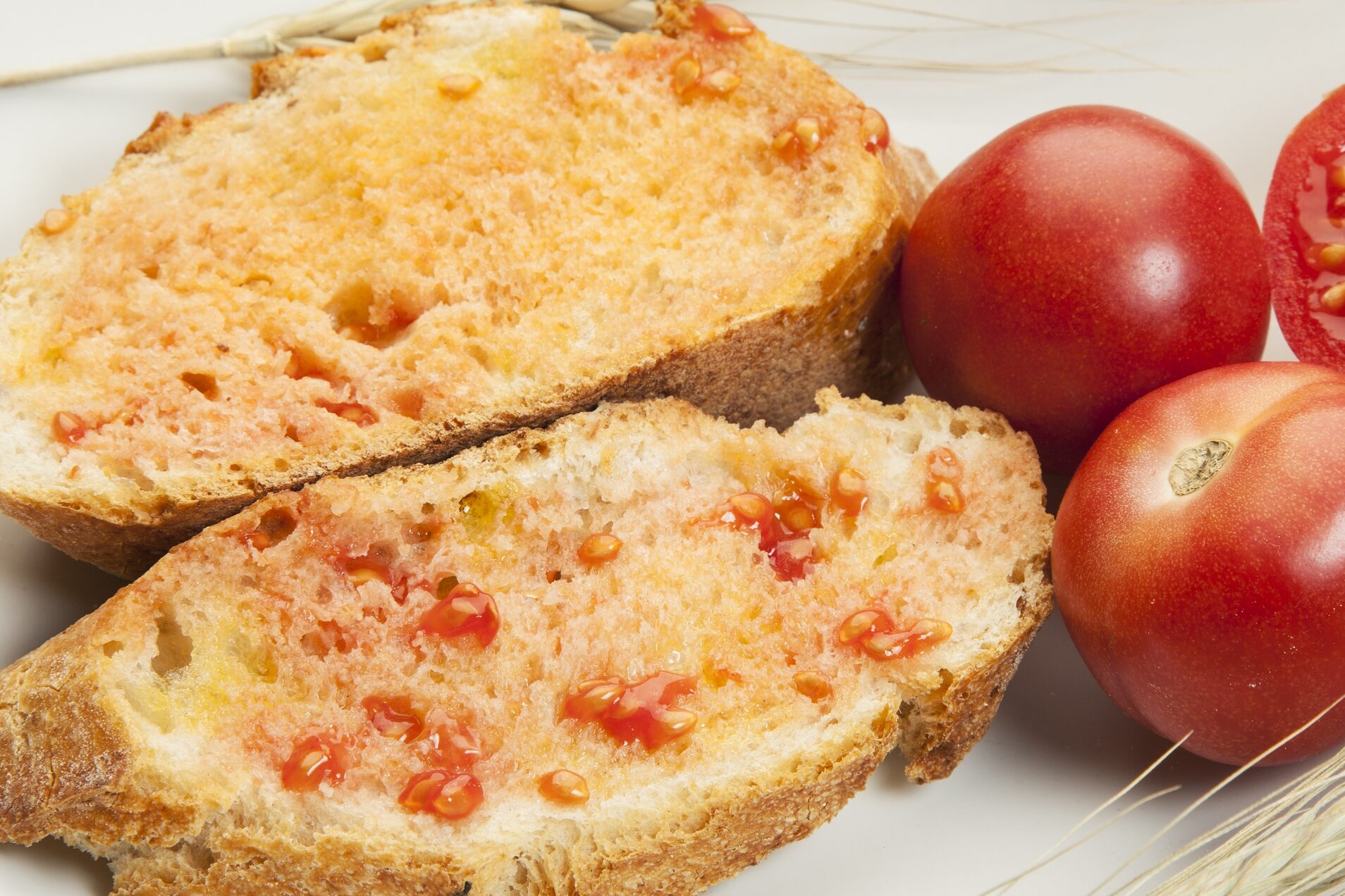 La verdad sobre si la tostada con aceite y tomate engorda - Todo Engorda